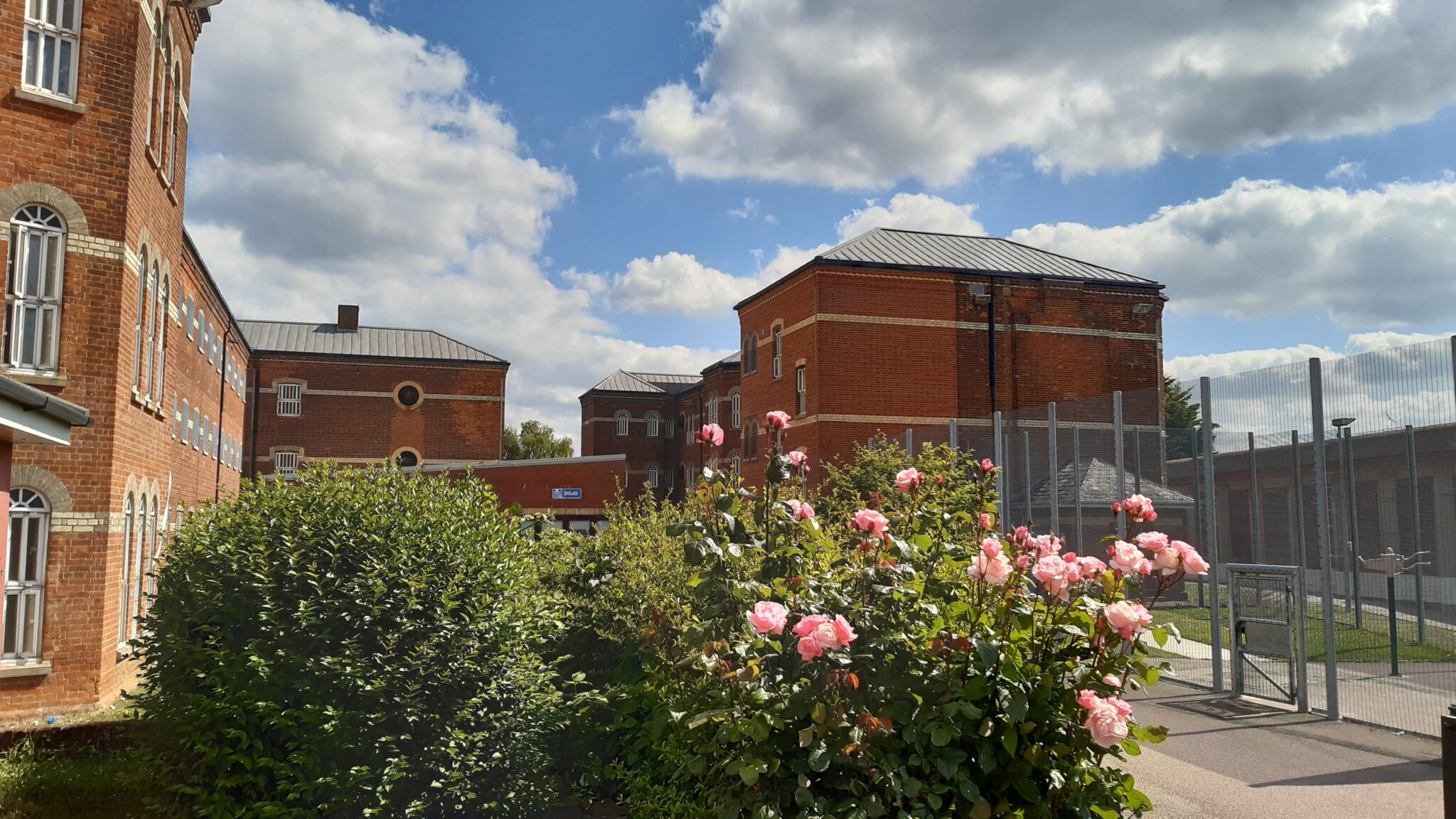 Work as a prison officer at HMP Aylesbury - Prison and Probation Jobs